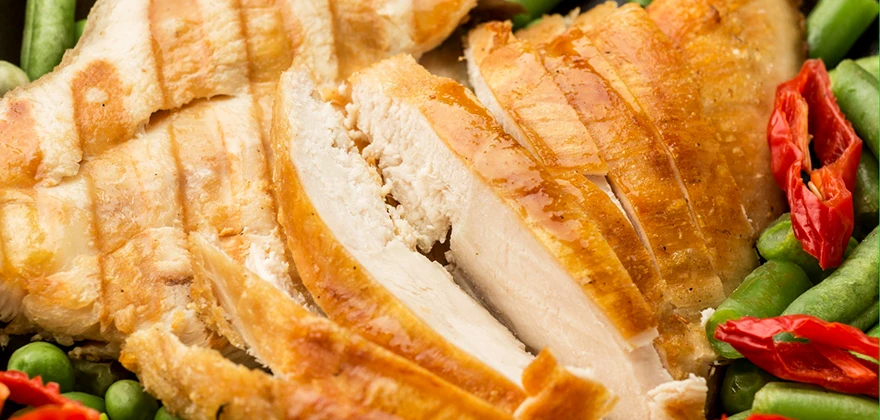 Petto di pollo morbido: i segreti per non farlo seccare | Fileni