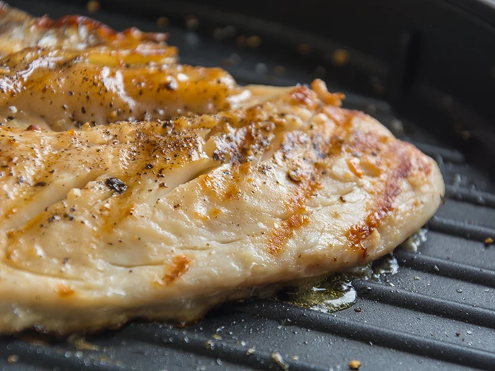 Petto di pollo morbido: i segreti per non farlo seccare | Fileni